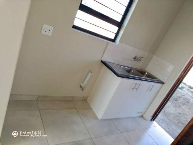 Unfurnished room in a house | Clairvaux Road, Randb... – Roomies.co.za