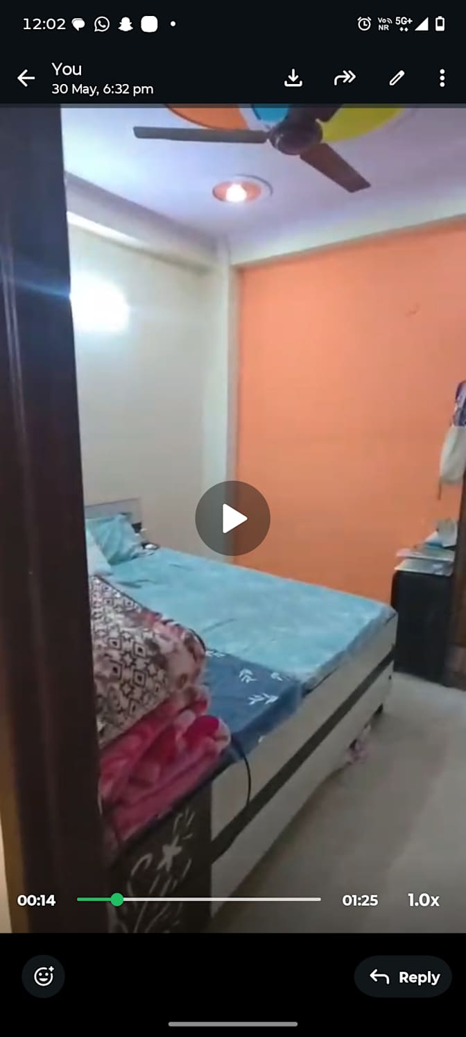 Shared furnished room in a townhouse | Krishna Mkt... – Roomies.co.in