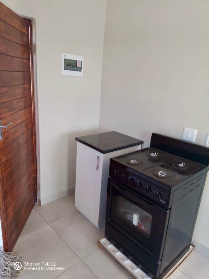 Unfurnished room in a house | Clairvaux Road, Randb... – Roomies.co.za