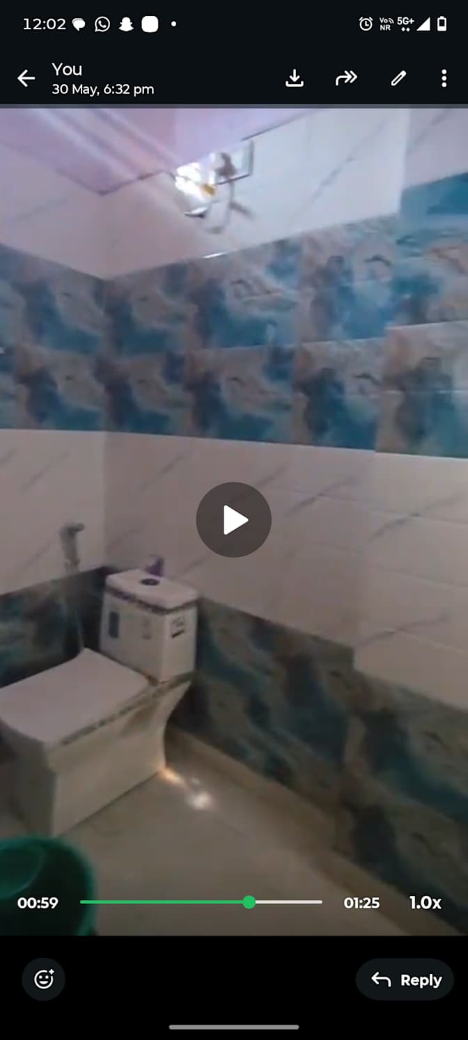 Shared furnished room in a townhouse | Krishna Mkt... – Roomies.co.in