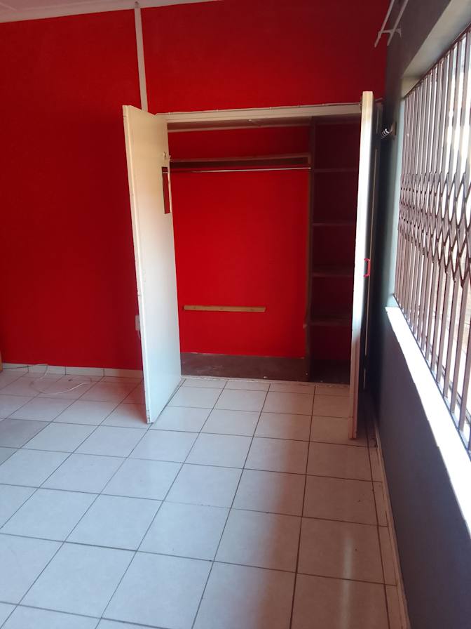 Shared unfurnished room with own bathroom in a hous... – Roomies.co.za