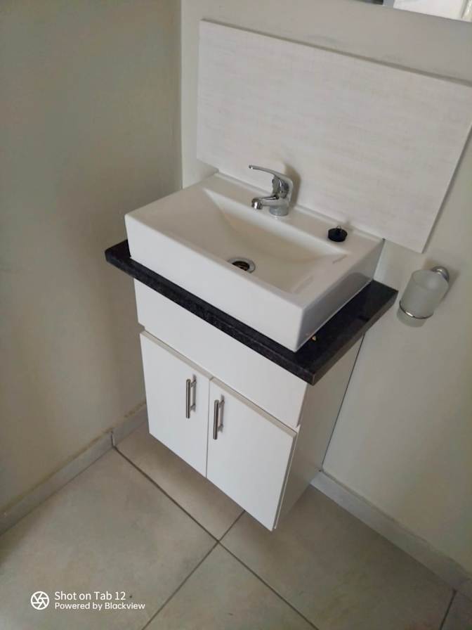 Unfurnished room in a house | Clairvaux Road, Randb... – Roomies.co.za