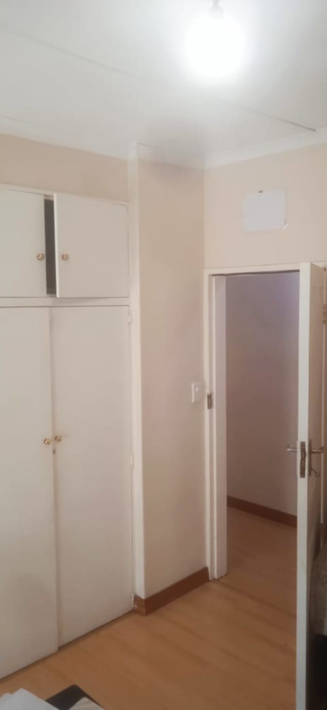 Shared unfurnished room in a house | Northcliff Dri... – Roomies.co.za